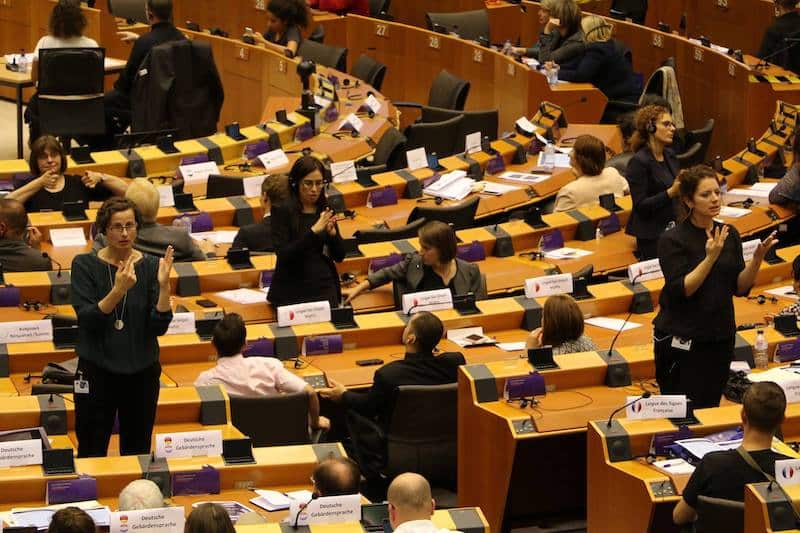 Ensuring accessibility via interpreting in national sign languages and ...