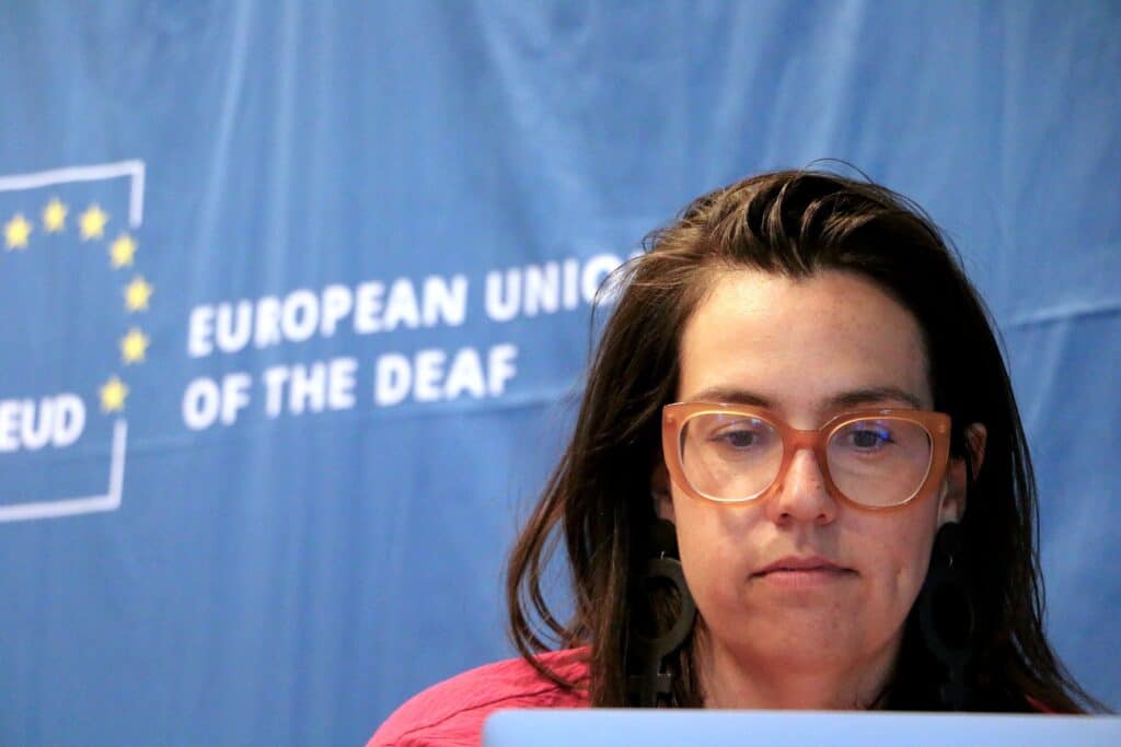 Summary: Deaf Rights to Community Support - European Union of the Deaf